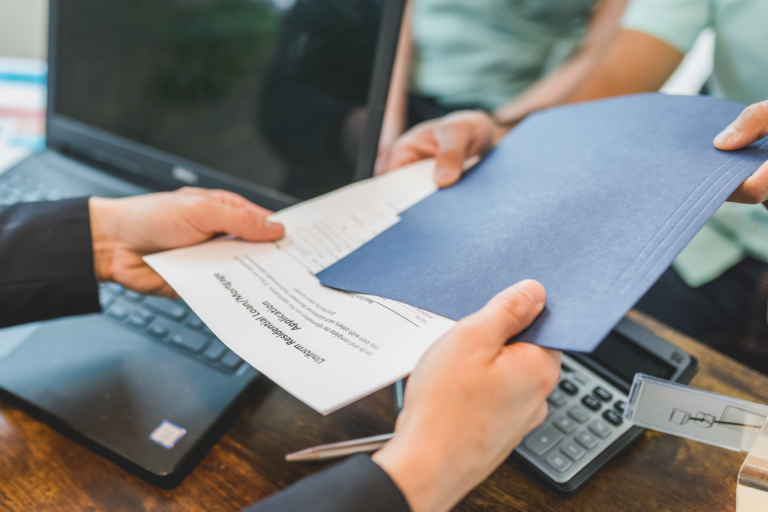 How Mortgage Brokers Simplify the Mortgage Process - Stow Away